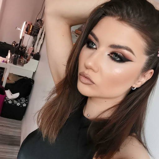 Romanian Makeup Artist | Saubhaya Makeup