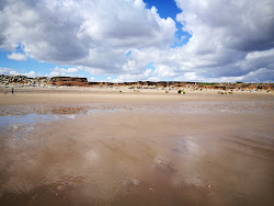 Tunstall beach | England, United Kingdom - detailed features, map, photos