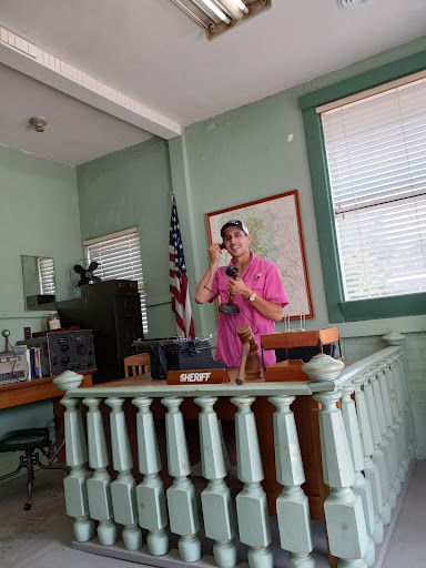 Mayberry Courthouse & Jail in Mt Airy, North Carolina - Zaubee