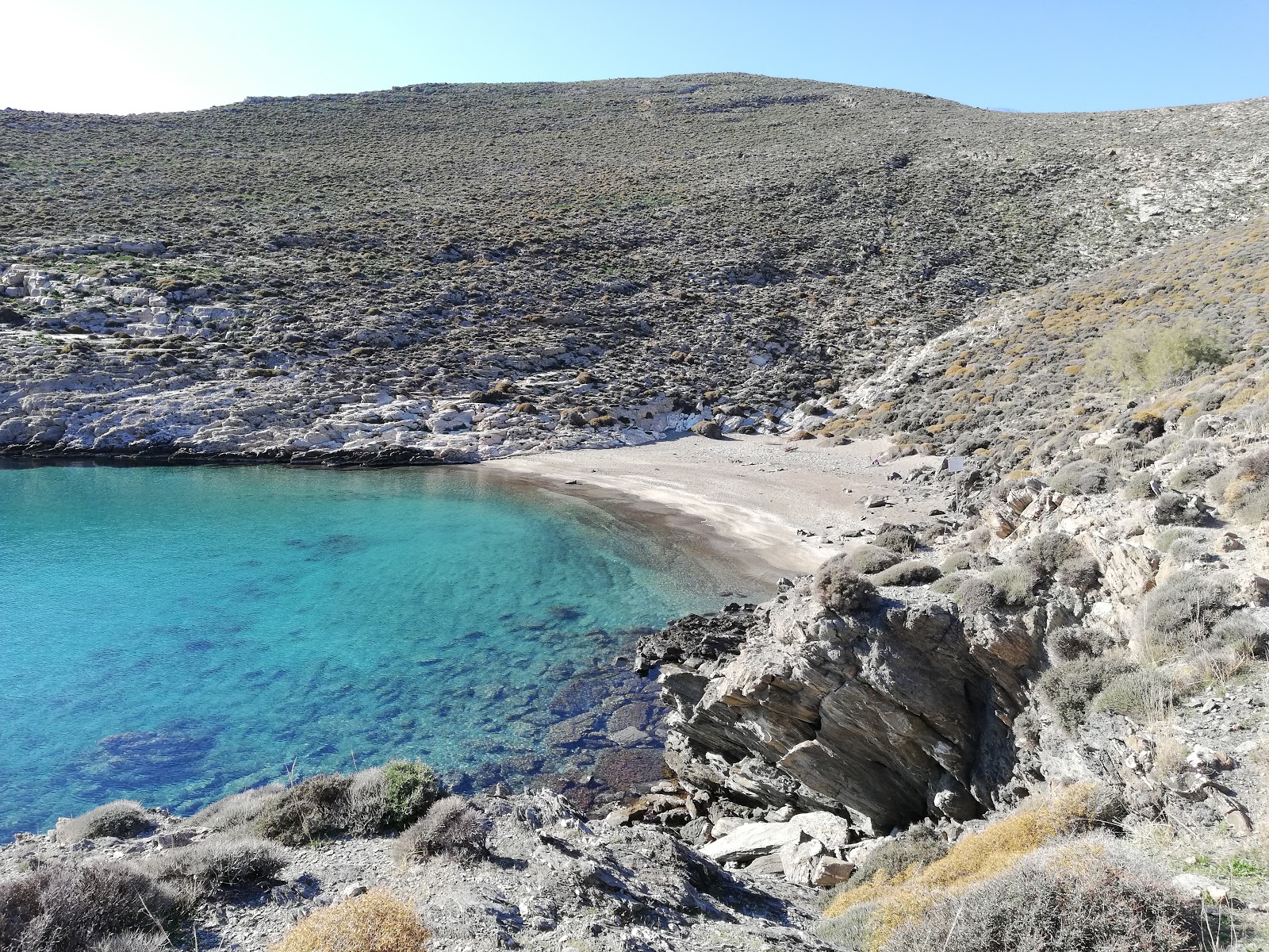 Grammata beach 🏖️ Syros, Grecia - caratteristiche dettagliate, mappa, foto