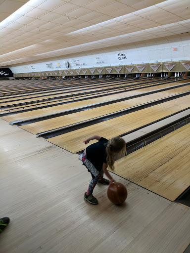 Bowling Alley «Leopard Lanes», reviews and photos, 601 Chateau Dr ...