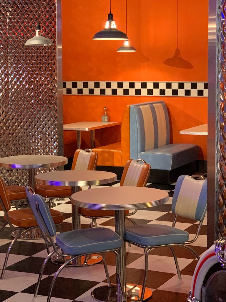 桃園市中壢區 Carson Retro Diner (卡森復古美式餐廳)Global Mall A19 - 台灣餐廳推薦 手搖推薦 甜點推薦 買一送一 優惠訊息