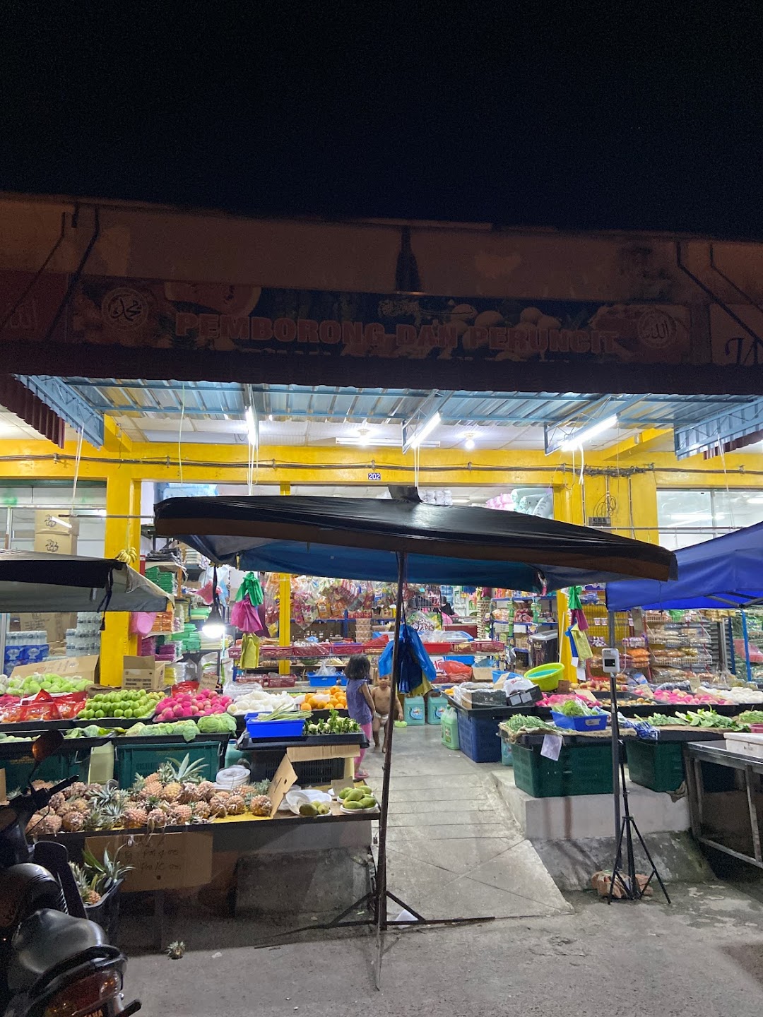 Pemborong & Peruncit Buah Buahan Maju di bandar Karangan