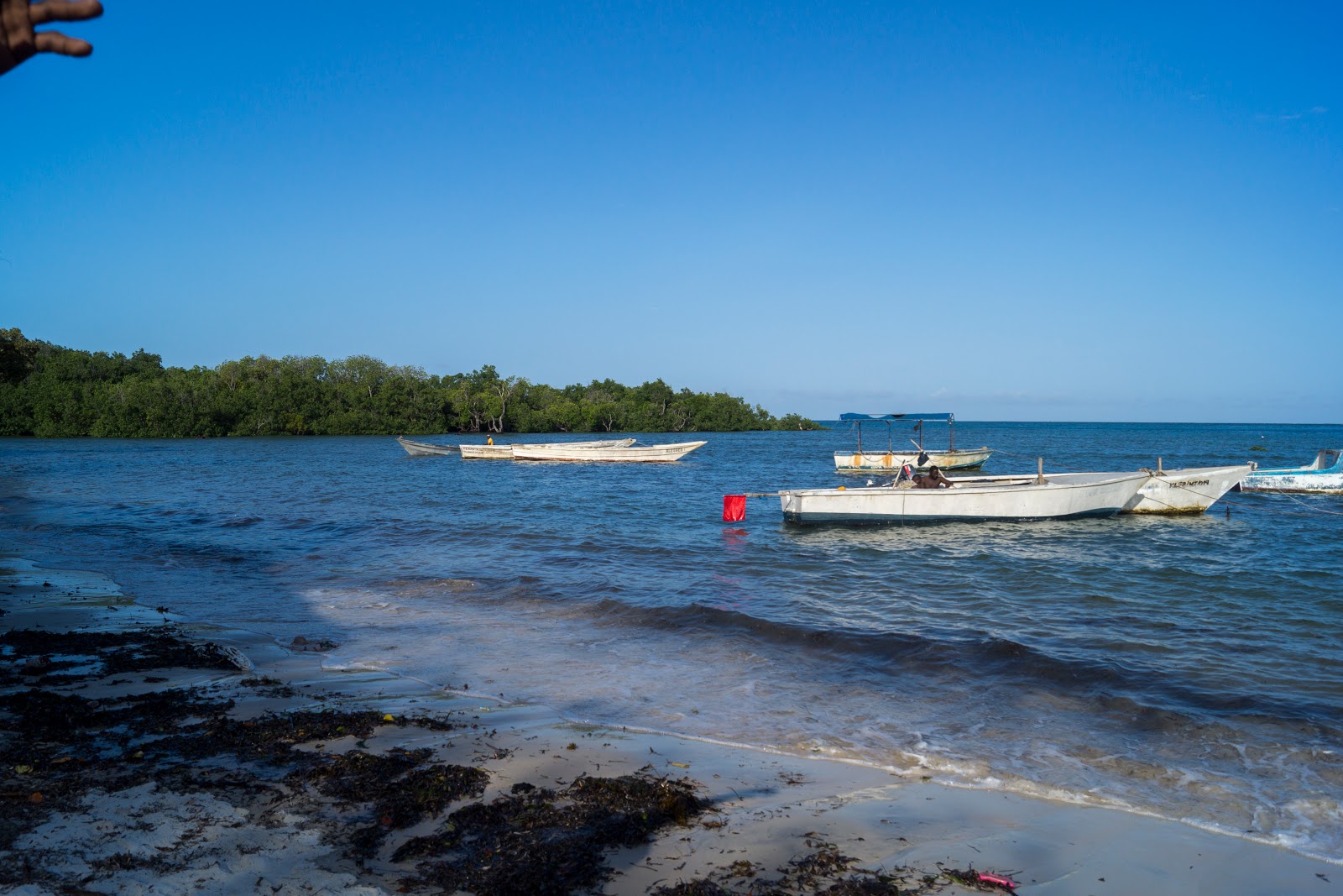 Maweni Beach Beach (Jumba la Mtwana, Kenia) op de kaart met foto's en ...