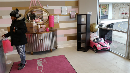 Shopping Mall «Cedarbrook Plaza Shopping Center», reviews and photos ...