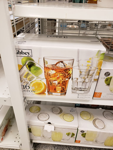 Outlet Mall «Hechinger Mall», reviews and photos, 1518 Benning Rd NE ...