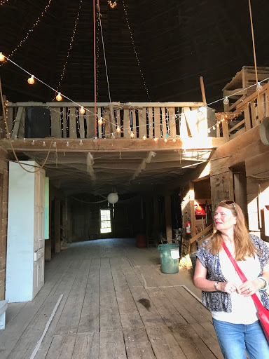 Tourist Attraction «Secrest 1883 Octagonal Barn», reviews and photos ...