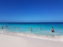 Cabbage beach 🏖️ Paradise island, The Bahamas - detailed features, map ...