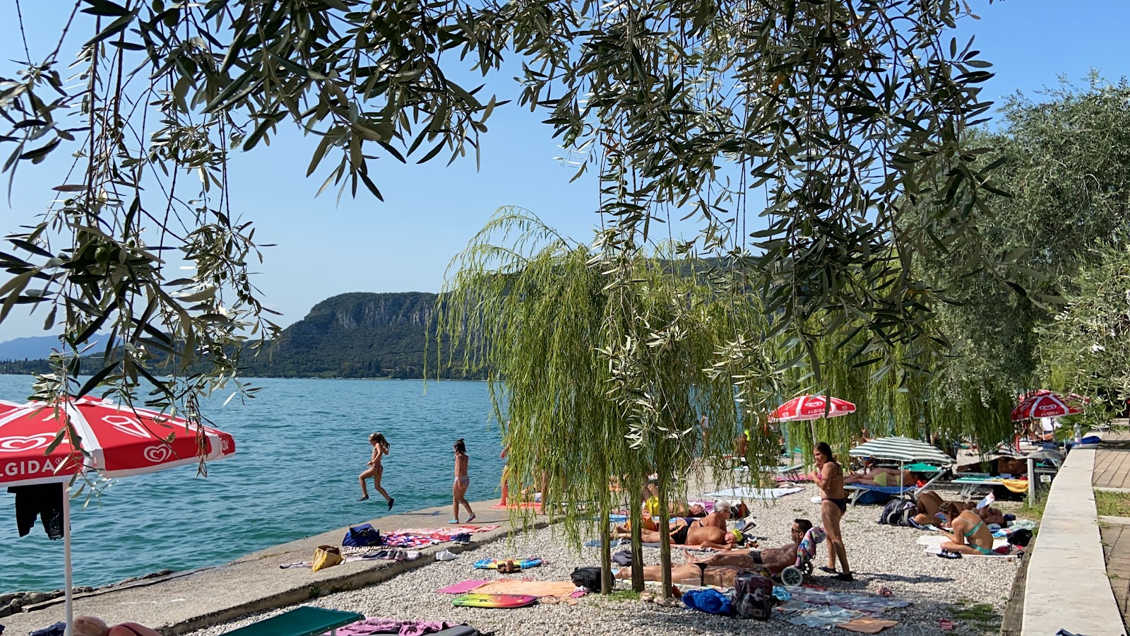 Spiaggia La Cavalla Garda 🏖️ Garda, Verona, Italien - detaillierte ...