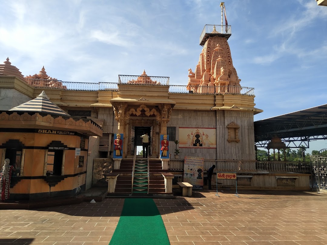 Mahua Parshwnath Digambar Jain Mandir in the city Mahuva