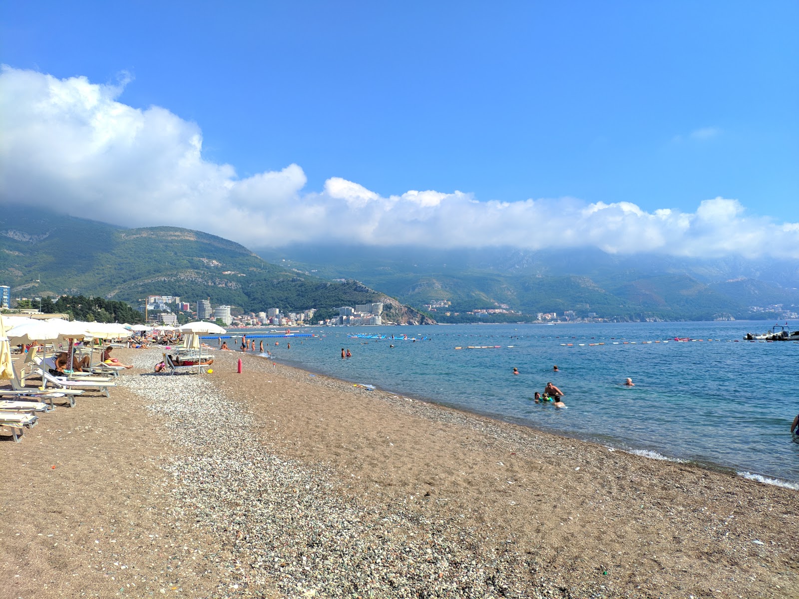 Becici beach 🏖️ Budva, Montenegro - detaillierte Funktionen, Karte, Fotos