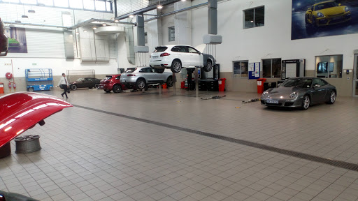 Porsche Centre Pretoria - 452 Botterklapper St, Pretoria - Zaubee