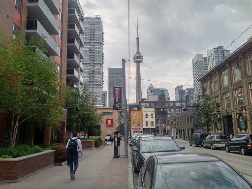 GoodLife Fitness Toronto McCaul and Queen
