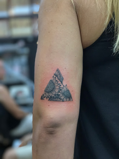 Tattoo Shop «Moon Sheen Tattoo», reviews and photos, 184 West 4th ...