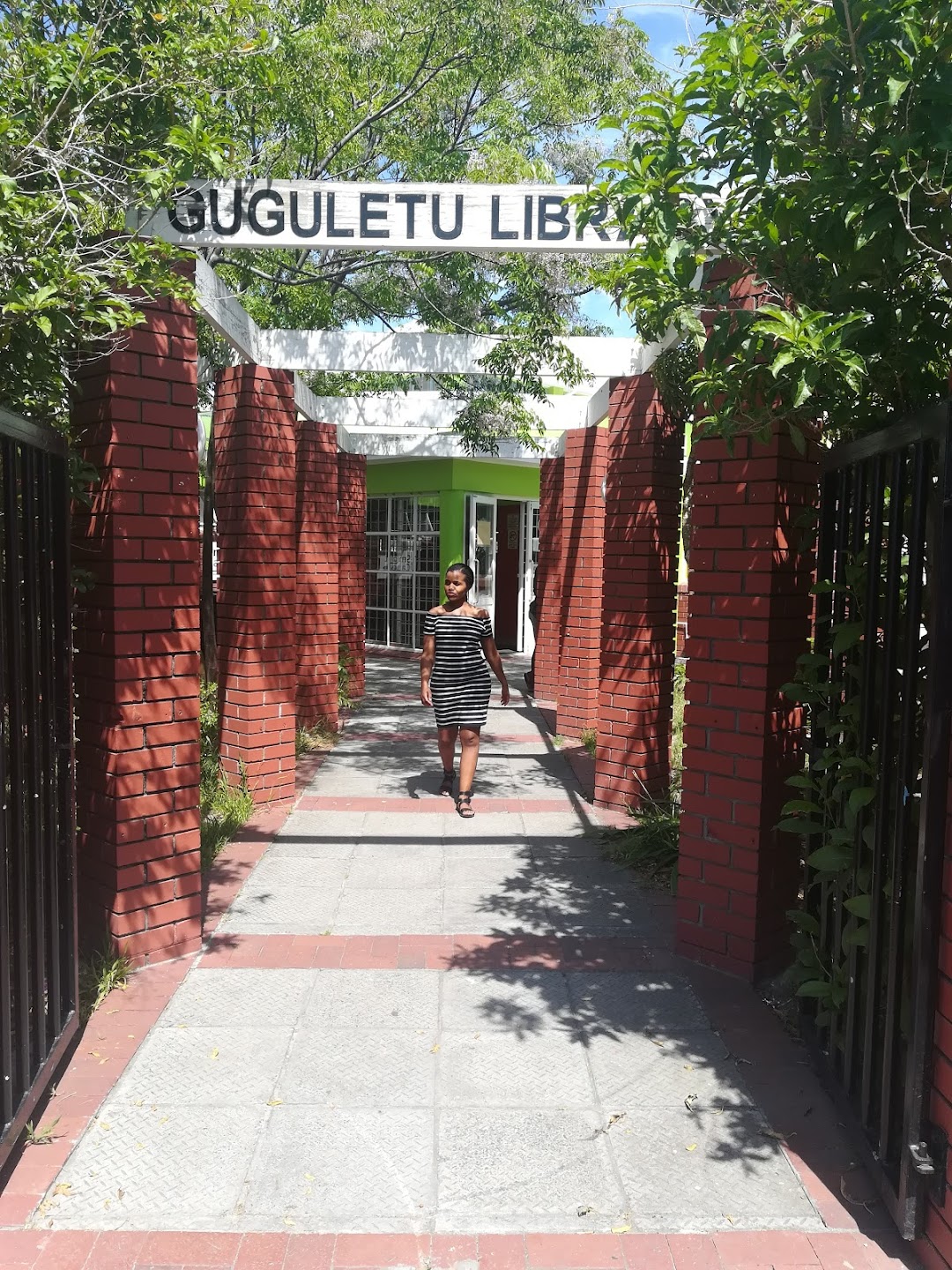 Gugulethu Public Library in the city Cape Town