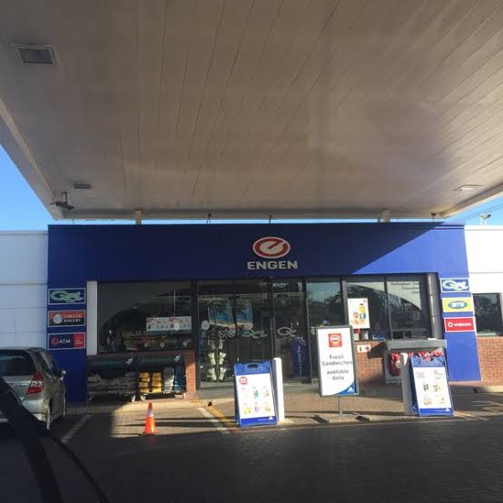 Woolworths Foodstop Engen William Nicol in the city Johannesburg
