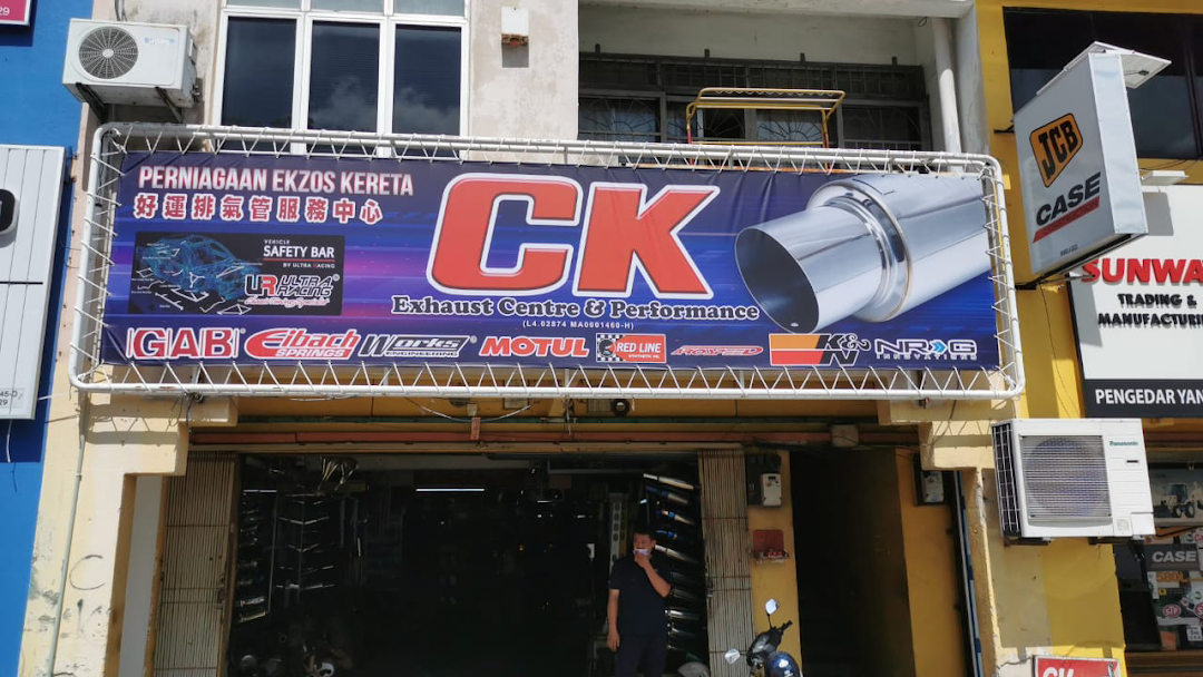 Perniagaan Ekzos Kereta CK di bandar Melaka