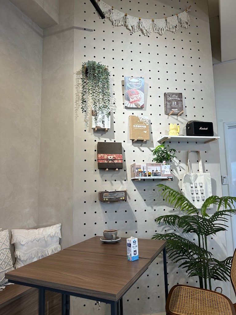 台中市東區 S&J coffee 咖啡《Swift & Joyce Coffee》 - 台灣餐廳推薦 手搖推薦 甜點推薦 買一送一 優惠訊息