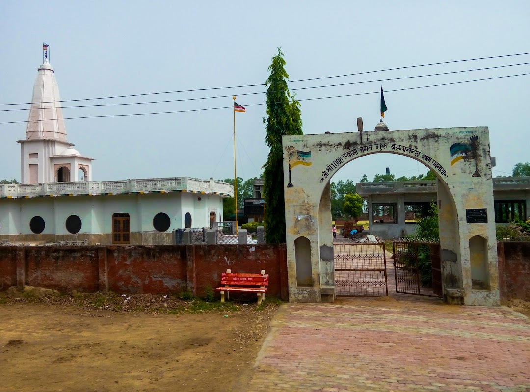 Guru Brahmanand ji mandir in the city Pabnawa