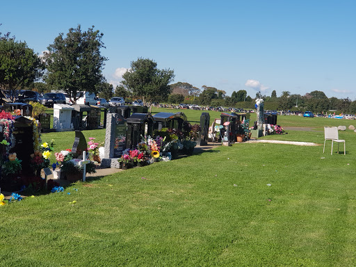 Manukau Memorial Gardens (Manukau Cemetery) in Wiri, Auckland, - Zaubee