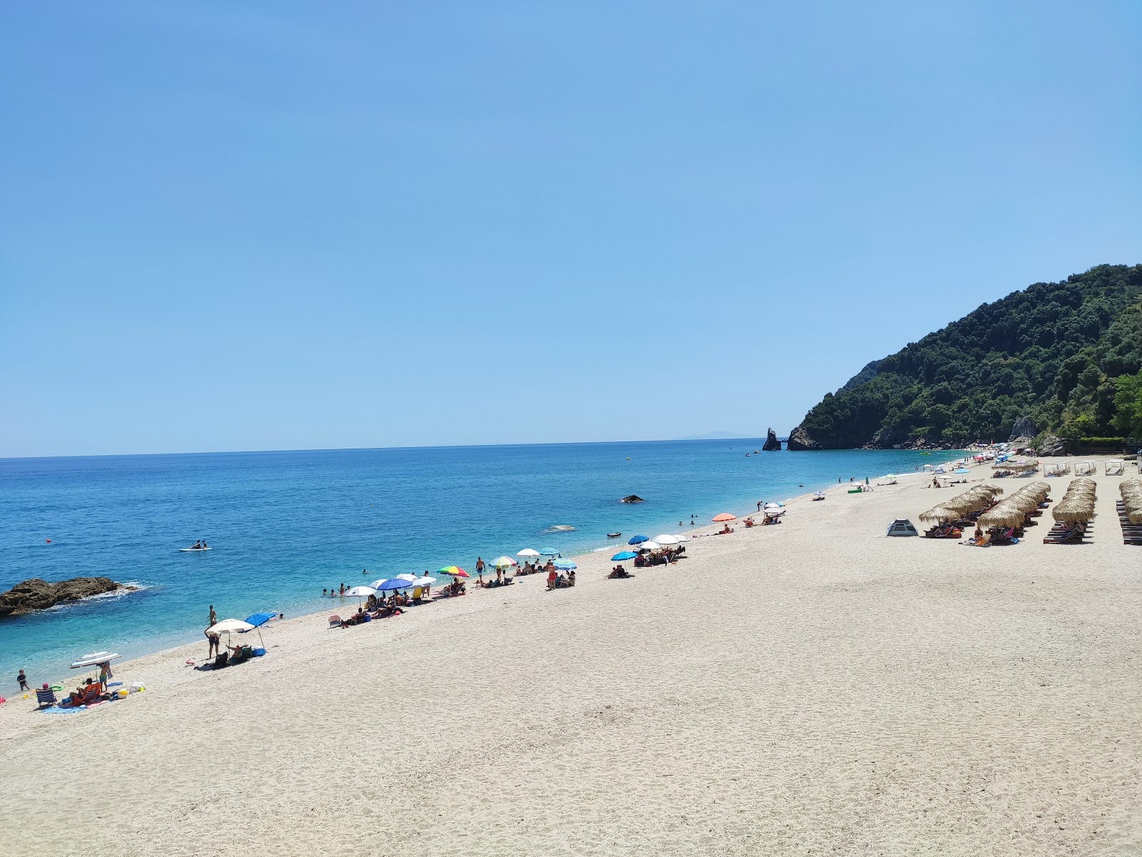 Agii Saranta beach 🏖️ Thessalien, Griechenland - detaillierte ...