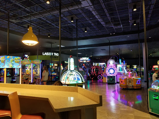 Restaurant «Main Event Entertainment», reviews and photos, 407 W State ...