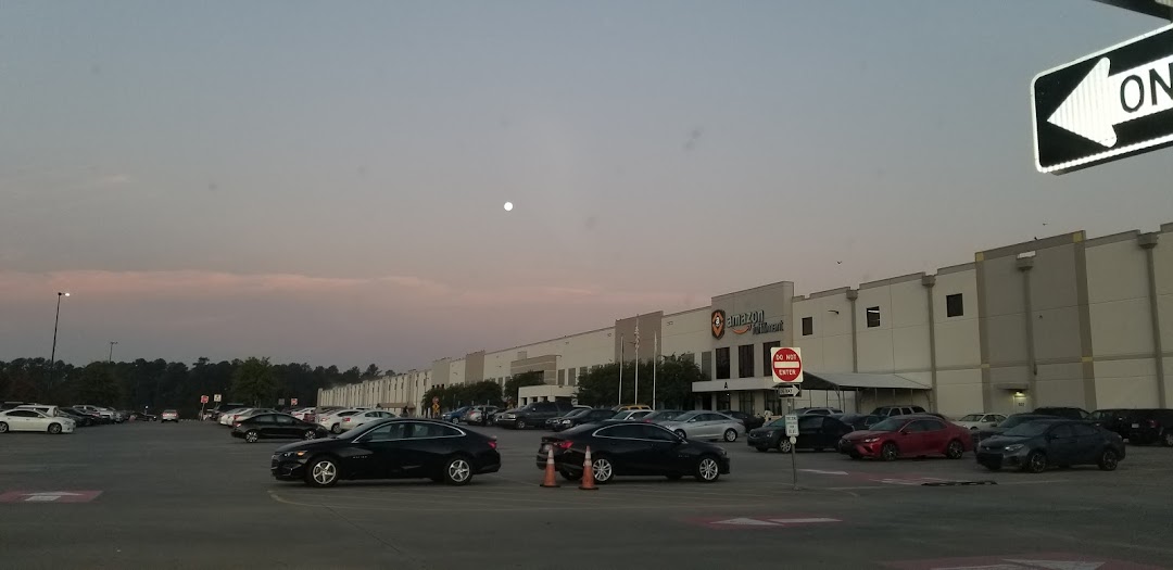 Amazon Fulfillment Center - CAE1 in the city West Columbia