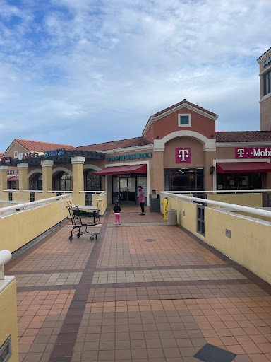 San Gabriel Square in San Gabriel, California - Zaubee