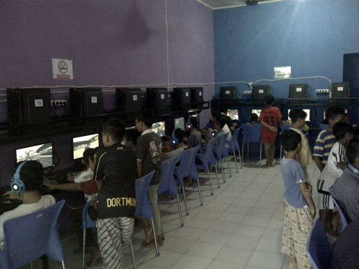 Khanzanet Game Center - Warnet