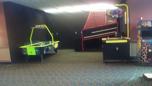 Movie Theater «Regal Cinemas Hamilton Commons 14», reviews and photos ...