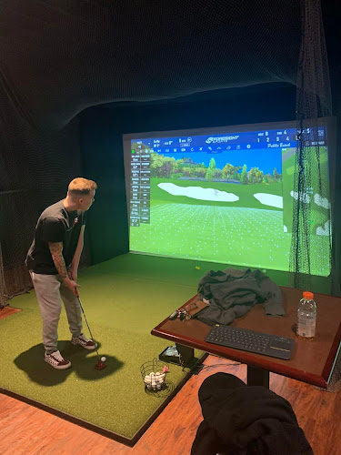 7 Best Golf Simulators in Rochester, NY - GolfSpots.org