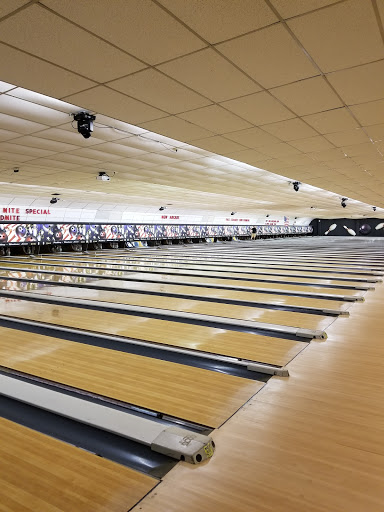 Bowling Alley «Poelking Woodman Lanes», reviews and photos, 3200 ...