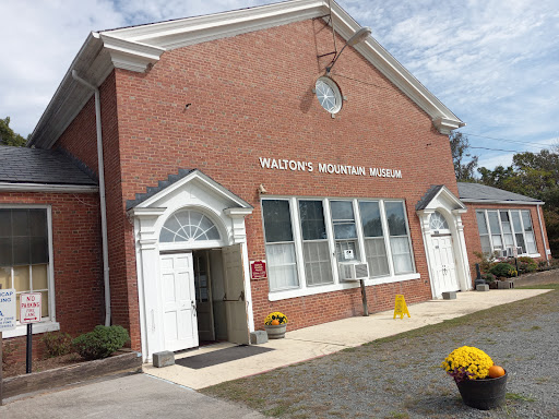 Walton's Mountain Museum - AZexplained