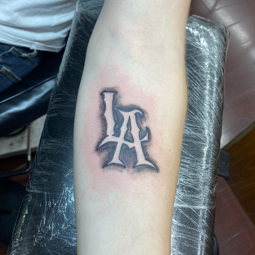 Tattoo Shop «Highland Tattoo», reviews and photos, 6816 Hollywood Blvd ...