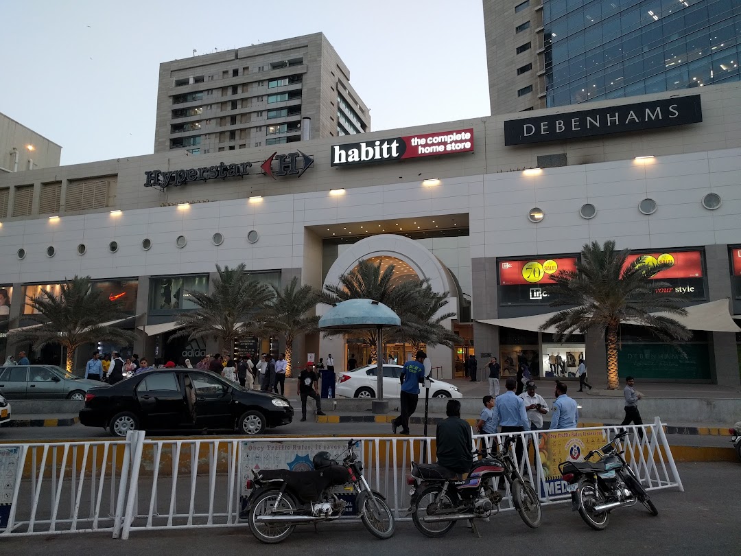 Dolmen Mall Clifton in the city Karachi