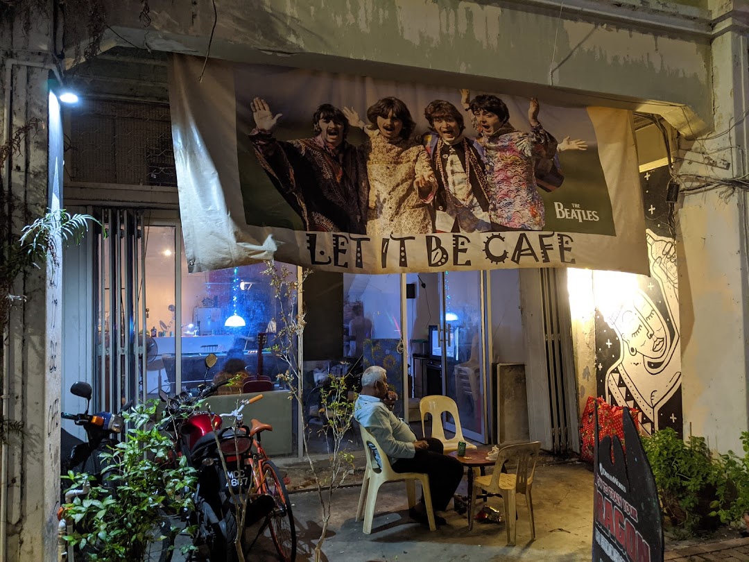 LET IT BE CAFE di bandar Melaka