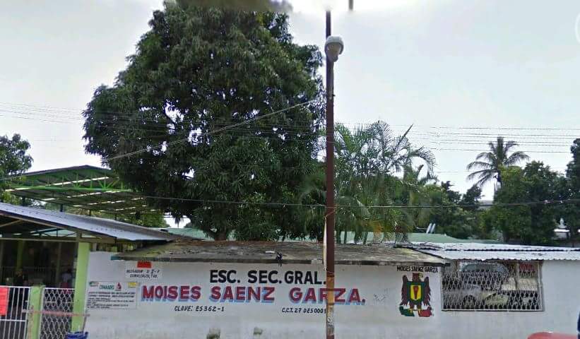 Escuela Secundaria Federal Moises Saenz Garza en la ciudad Comalcalco