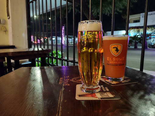 Restaurante EL SUME Cervezas Artesanales y del Mundo, México en Mexicali