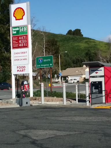 Shell Castaic. Los Angeles County. California - Sswash