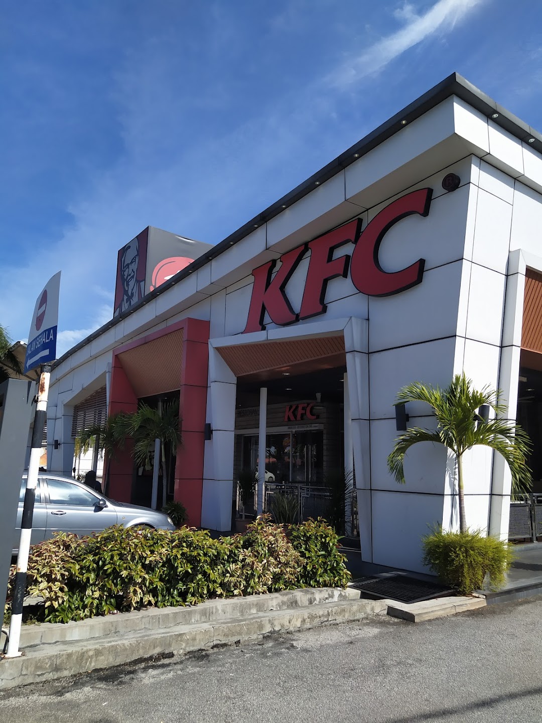 KFC Kota Damansara Drive Thru di bandar Petaling Jaya