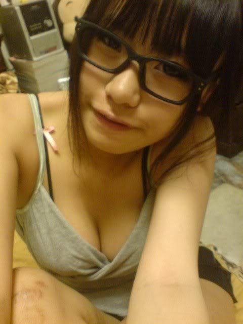 Colossal Zone: 性感爆乳正妹 - 大奶高中正妹深邃乳溝讓人噴鼻血啊 (50P)