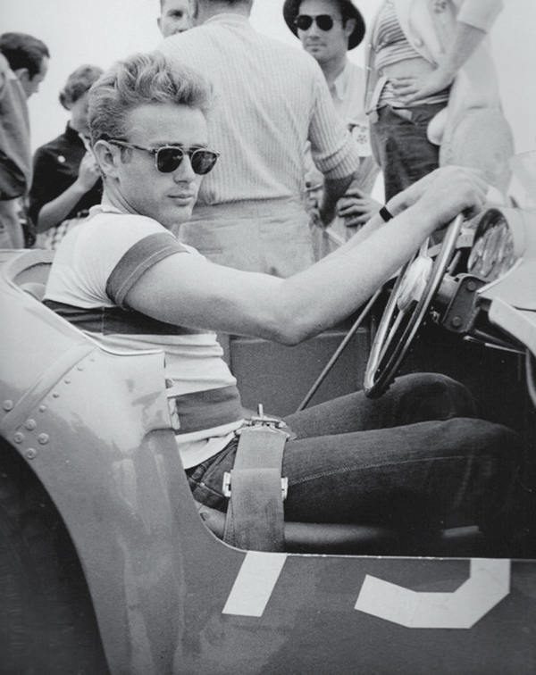 James Dean: Джеймс Дин подготовка к гонкам в Санта-Барбаре май 1955