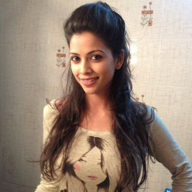 Marathi Actress Deepali Pansare Biography and sexy photos - Bikini Bra ...