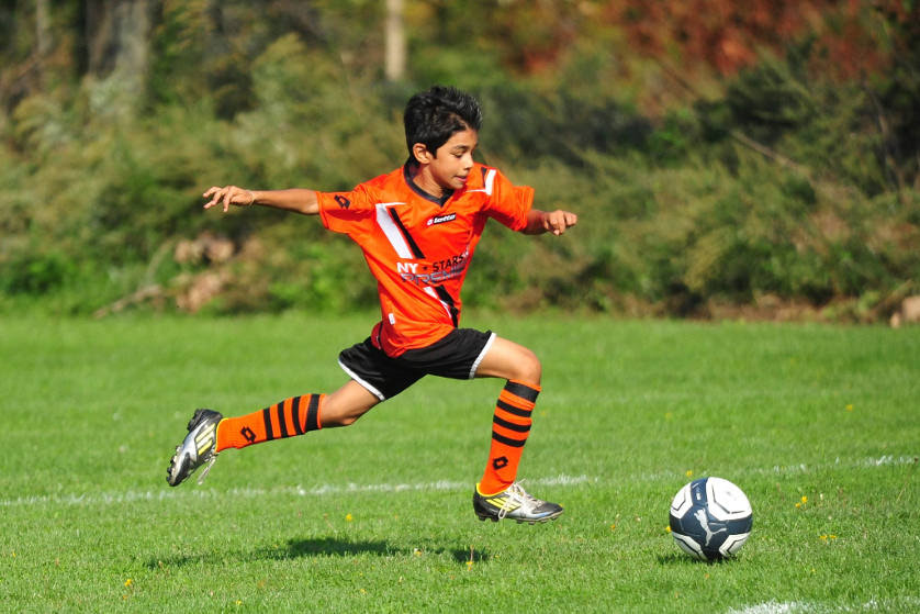 24 Gambar Cara Bermain Sepak Bola